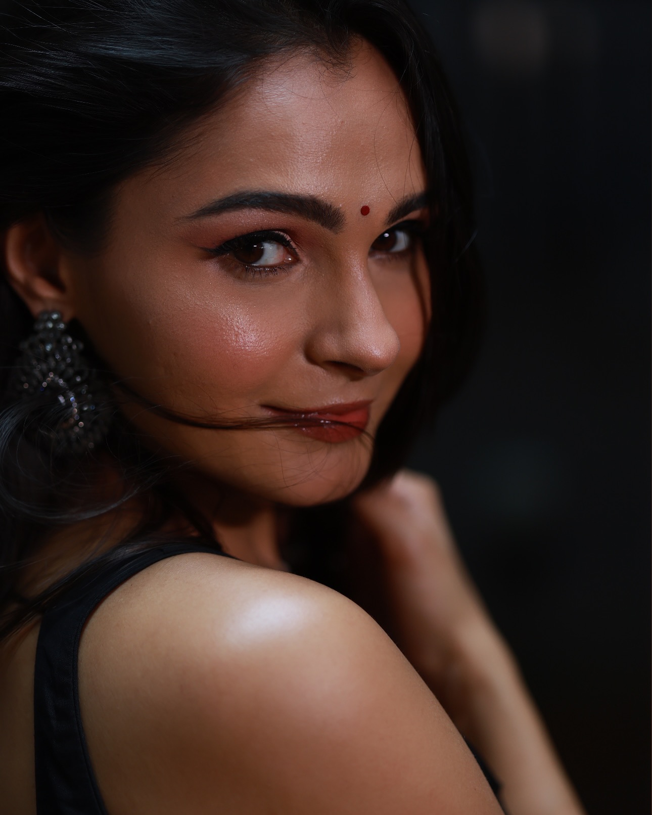 மெழுகு சிலையாய்.. சேலையில் போஸ் கொடுத்த ஆண்ட்ரியா.. லேட்டஸ்ட் ...