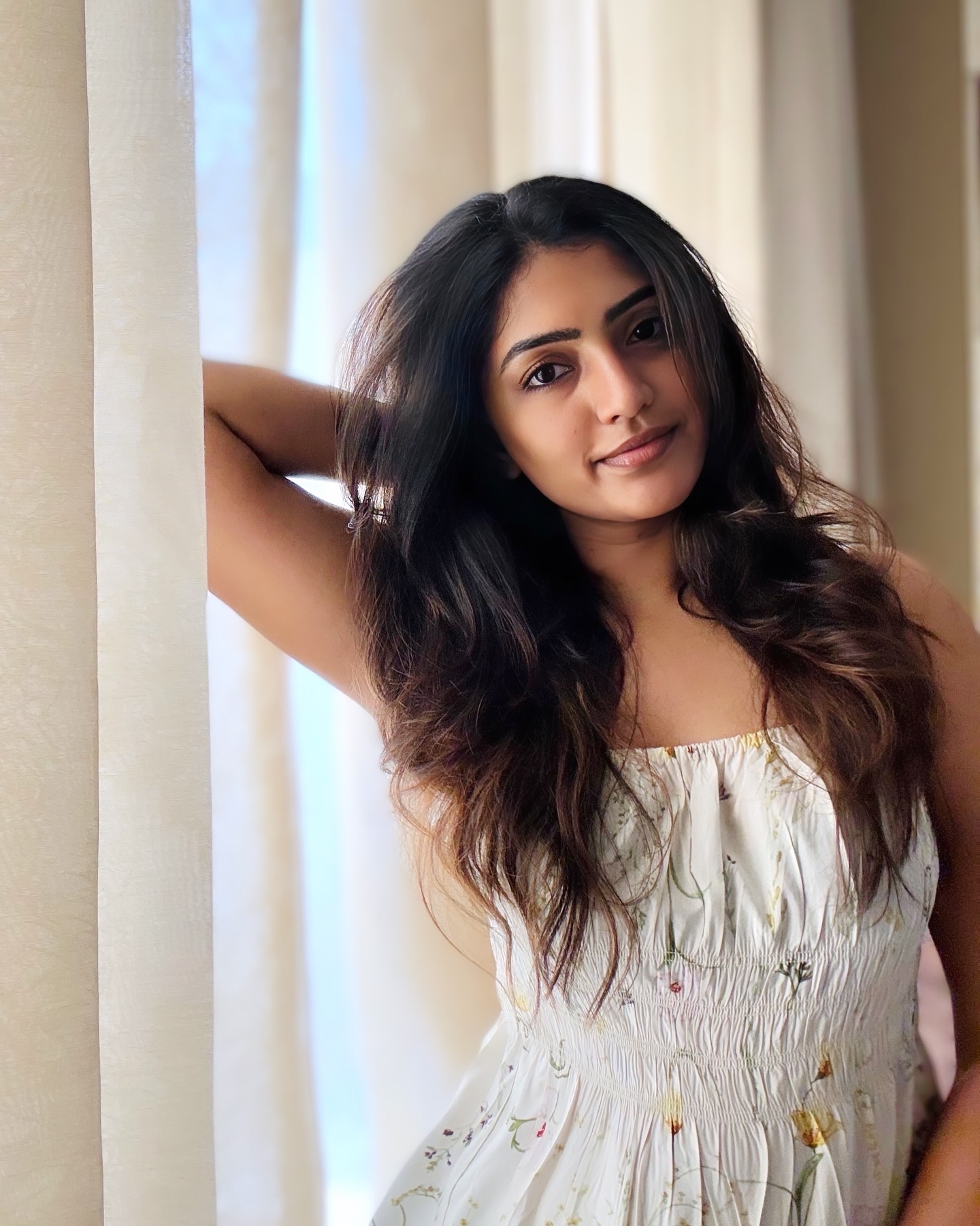 கேஷுவலா ஒரு போட்டோஷூட்.. ஈஷா ரெப்பா லேட்டஸ்ட் கிளிக்ஸ்! | Esha Rebba ...