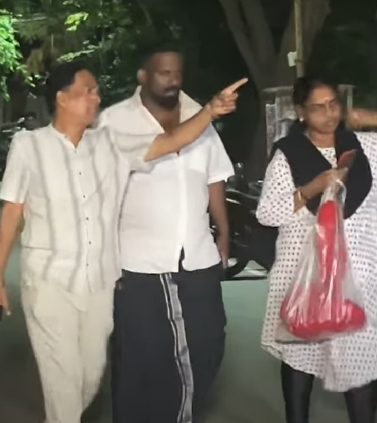 மாரடைப்பால் உயிரிழந்த மனோஜ் பாரதிராஜா.. கண்ணீர் மல்க அஞ்சலி செலுத்திய ...