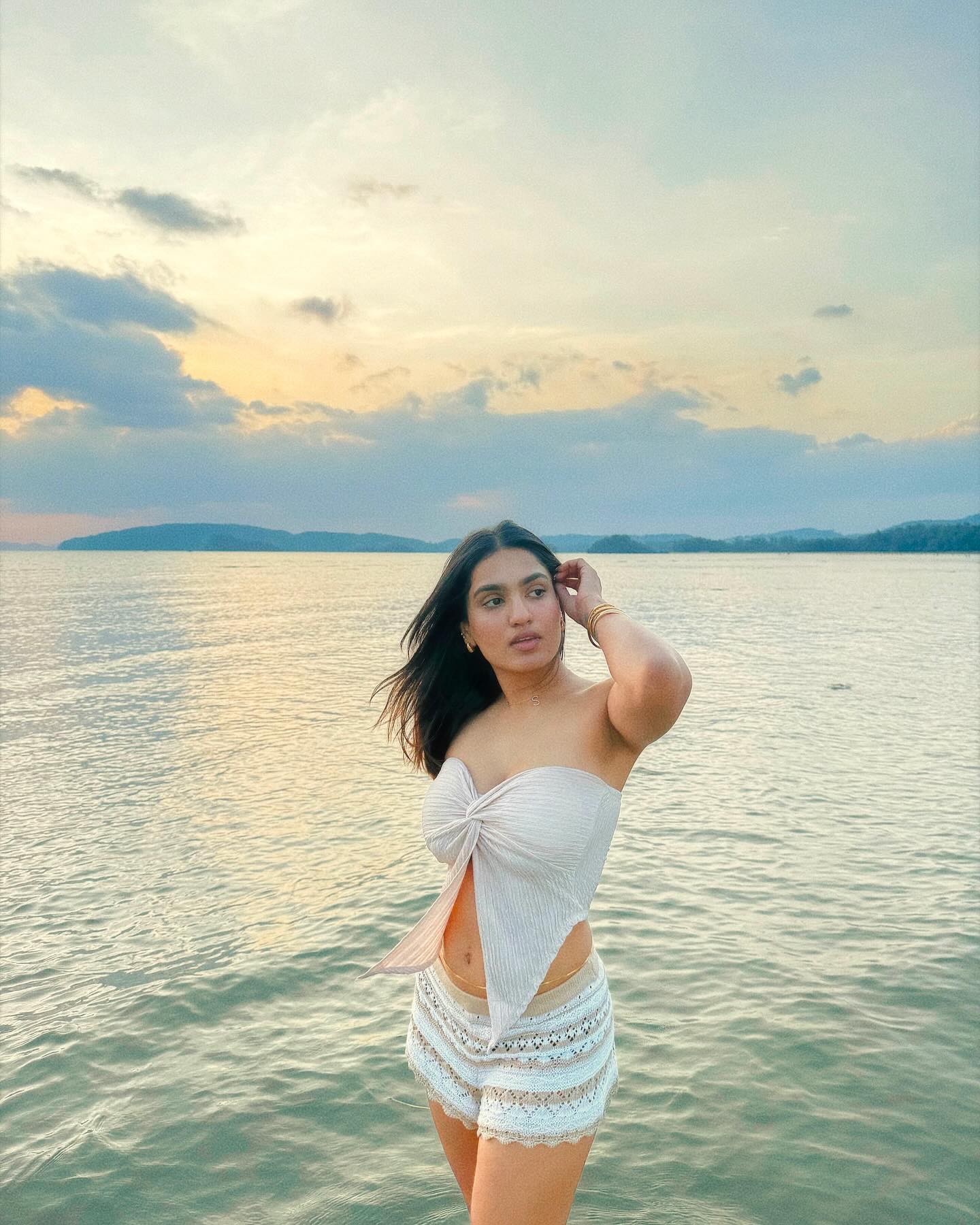 தாய்லாந்து வைப்ஸ்.. 'சொர்க்கவாசல்' பட நடிகையின் லேட்டஸ்ட் கிளாமர் கிளிக்ஸ்! | Saniya Iyappan ...