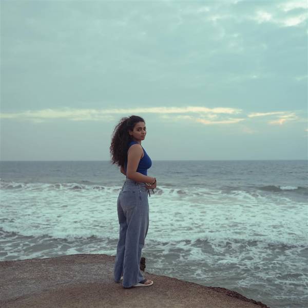 பீச்சில் ஜாலியாக வைப் பண்ணும்.. நடிகை பதினே குமாரின் வேற லெவல் போட்டோஸ் ...