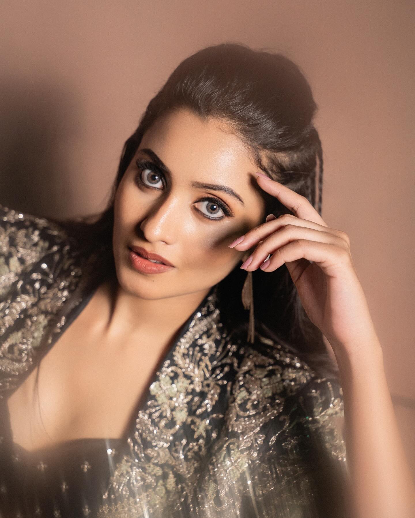 ఫుల్ జోరులో తెలుగు పిల్ల.. లేలేత అందాలతో మైమరిపిస్తుందిగా! | Actress ...