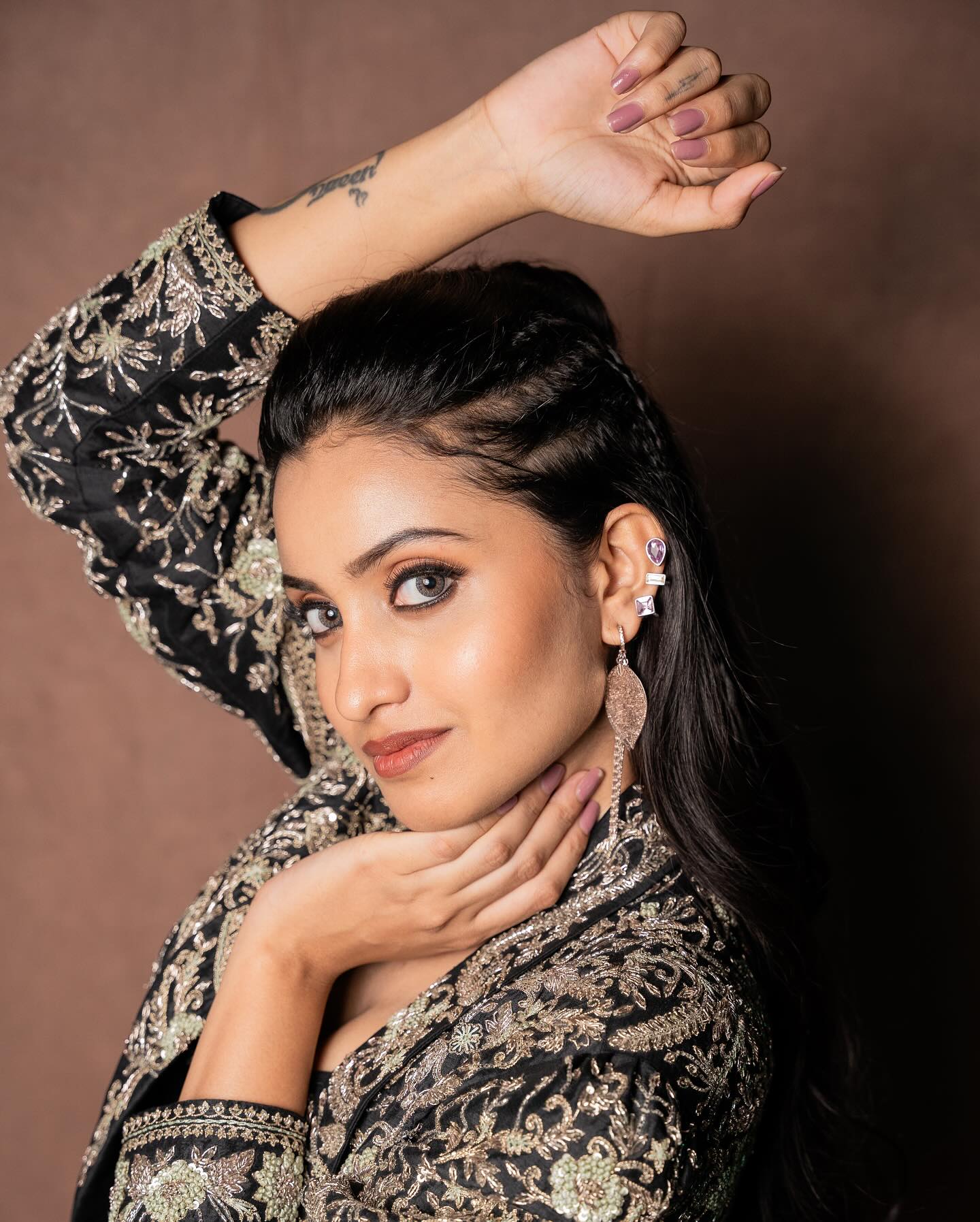 ఫుల్ జోరులో తెలుగు పిల్ల.. లేలేత అందాలతో మైమరిపిస్తుందిగా! | Actress ...