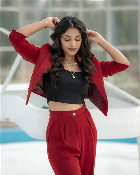 ப்ளாக் டாப்பில் கேசுவல் போஸ்.. நடிகை இவனாவின் லேட்டஸ்ட் க்ளிக்ஸ் ...