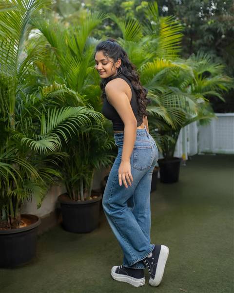 ப்ளாக் டாப்பில் கேசுவல் போஸ்.. நடிகை இவனாவின் லேட்டஸ்ட் க்ளிக்ஸ் ...