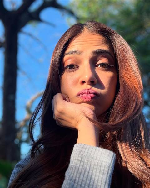 இதுபோல ஆங்கிளில் போட்டோ பாத்திருக்கீங்களா? மாளவிகா மோஹனன் வெளியிட்ட புகைப்படங்கள்! | Actress ...