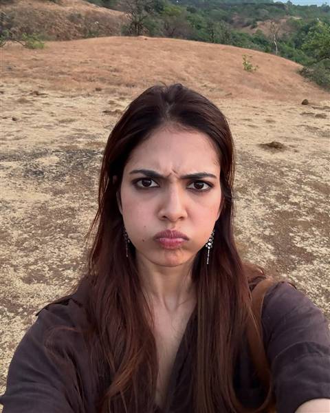 இதுபோல ஆங்கிளில் போட்டோ பாத்திருக்கீங்களா? மாளவிகா மோஹனன் வெளியிட்ட புகைப்படங்கள்! | Actress ...