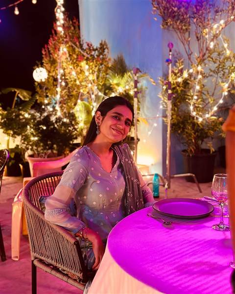 வெள்ளை நிற புடவையில்.. ரசிகர்களை ஈர்க்கும் பிரியா பிரகாஷ்! | Actress ...