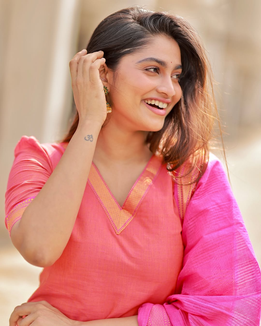 சுடிதாரில் கலக்கல் போஸ் கொடுத்த.. ஷிவானி நாராயணன் லேட்டஸ்ட் கிளிக்ஸ் ...