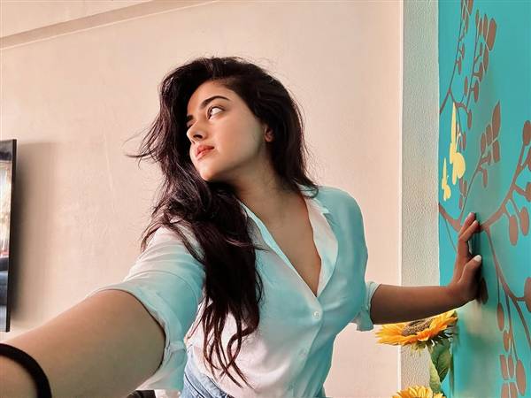 பேக் போஸில் மிரட்டும் அழகு.. நடிகை சித்தி இத்னானியின் லேட்டஸ்ட் க்ளிக்ஸ்! | Actress Siddhi ...