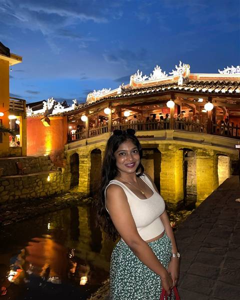 வியட்நாமில் குதூகலம்.. கையில் கிளாஸுடன் புகைப்படம் வெளியிட்ட வீஜே பார்வதி! | Actress Vj Parvathy ...