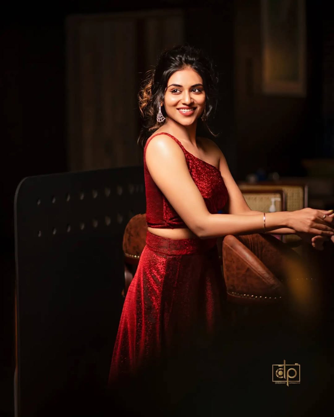 நீர்வீழ்ச்சியில் ஜாலி பண்ணும் பிகில் பட நடிகை.. இந்துஜா ரவிச்சந்திரன் லேட்டஸ்ட் கிளிக்ஸ் ...