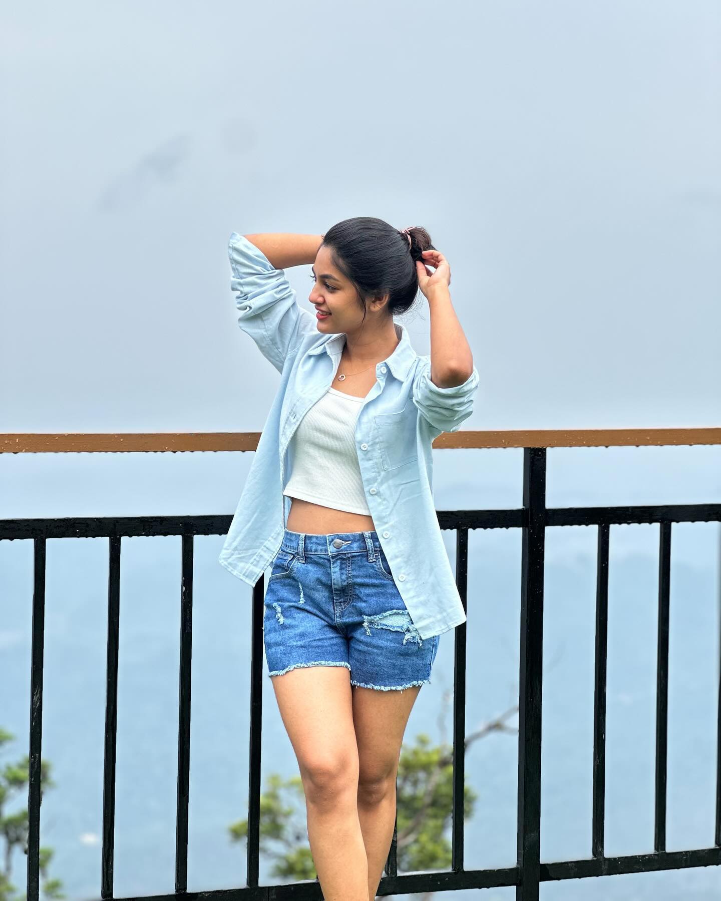 நடிகை இவானாவின் தமிழ் புத்தாண்டு கிளிக்ஸ்! | Ivana Tamil Newyear Wishes Clicks - Oneindia Tamil