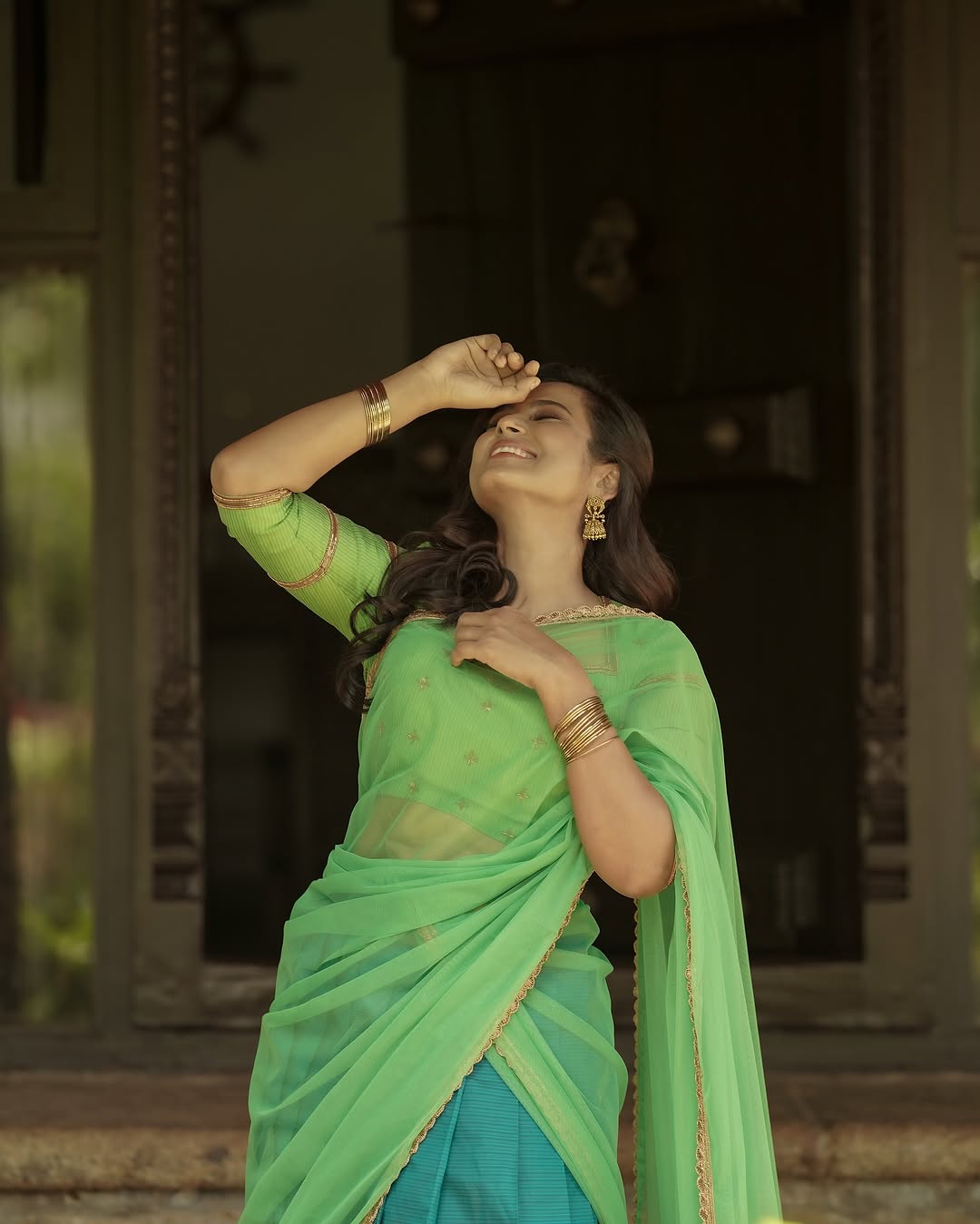 தாவணியில் தேவதை போல் இருக்கும் ரம்யா பாண்டியன்.. லேட்டஸ்ட் கிளிக்ஸ்! | Ramya Pandian Half Saree ...