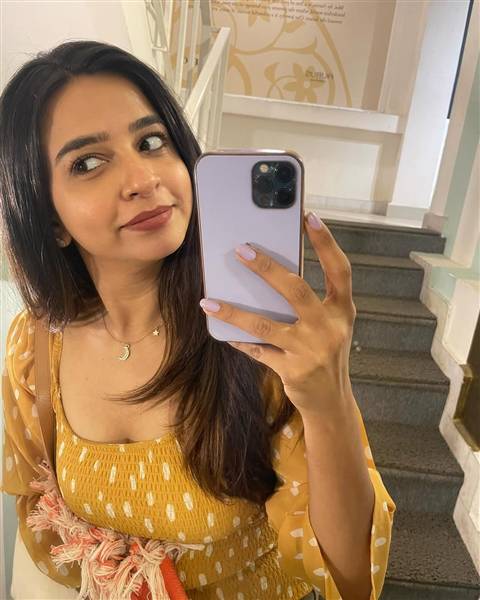 மரபு மாறாத பாரம்பரிய லுக்கில் சீரியல் நடிகை.. லைக்குகளை குவிக்கும் ...