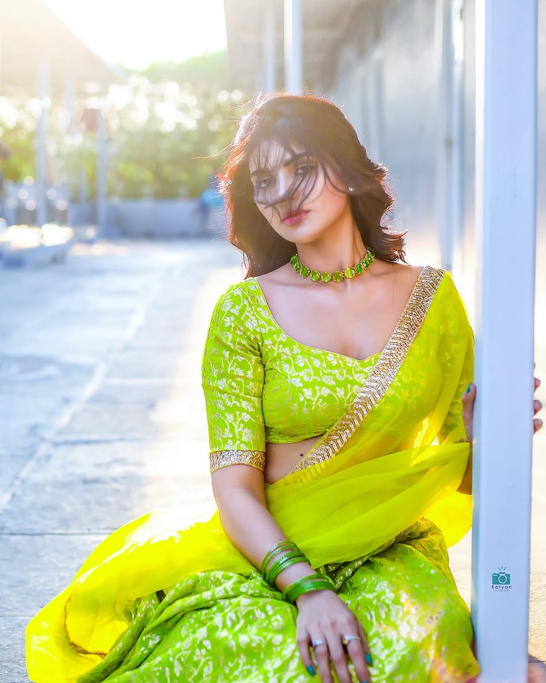 బుల్లి తెర బ్యూటీ అందాల హోయలు.. ఆఫ్ సారీలో అదరగొట్టేస్తుందిగా! | TV ...