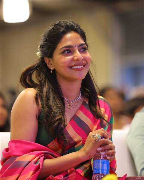 பாட்டி காலத்து புடவை.. நடிகை ஐஸ்வர்யா லக்ஷ்மியின் மாடர்ன் ப்ளஸ் ட்ரெடிஷனல் பிக்ஸ்! | Actress ...