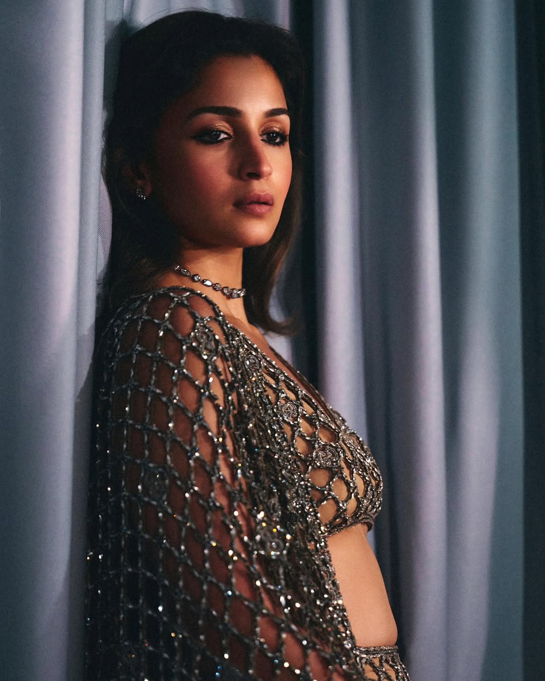 வலை போன்ற உடை.. கேன்ஸ் விழாவில் மிரட்டும் அழகில் அலியா பட்! | Actress ...