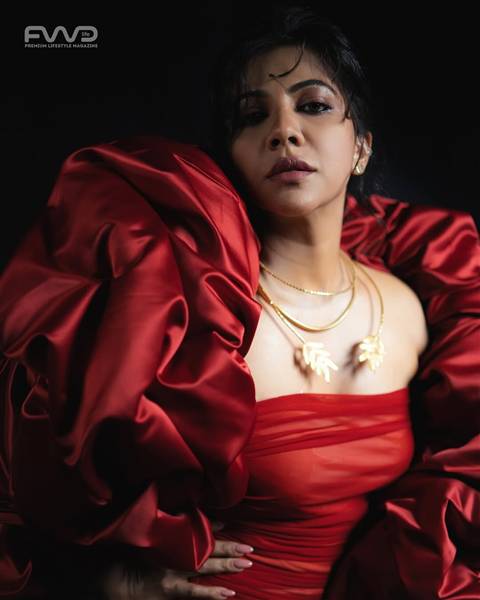 ஸ்டன்னிங் அவுட்பிட்டில்.. நடிகை மடோனா செபாஸ்டினின் ரீசென்ட் பிக்ஸ் ...