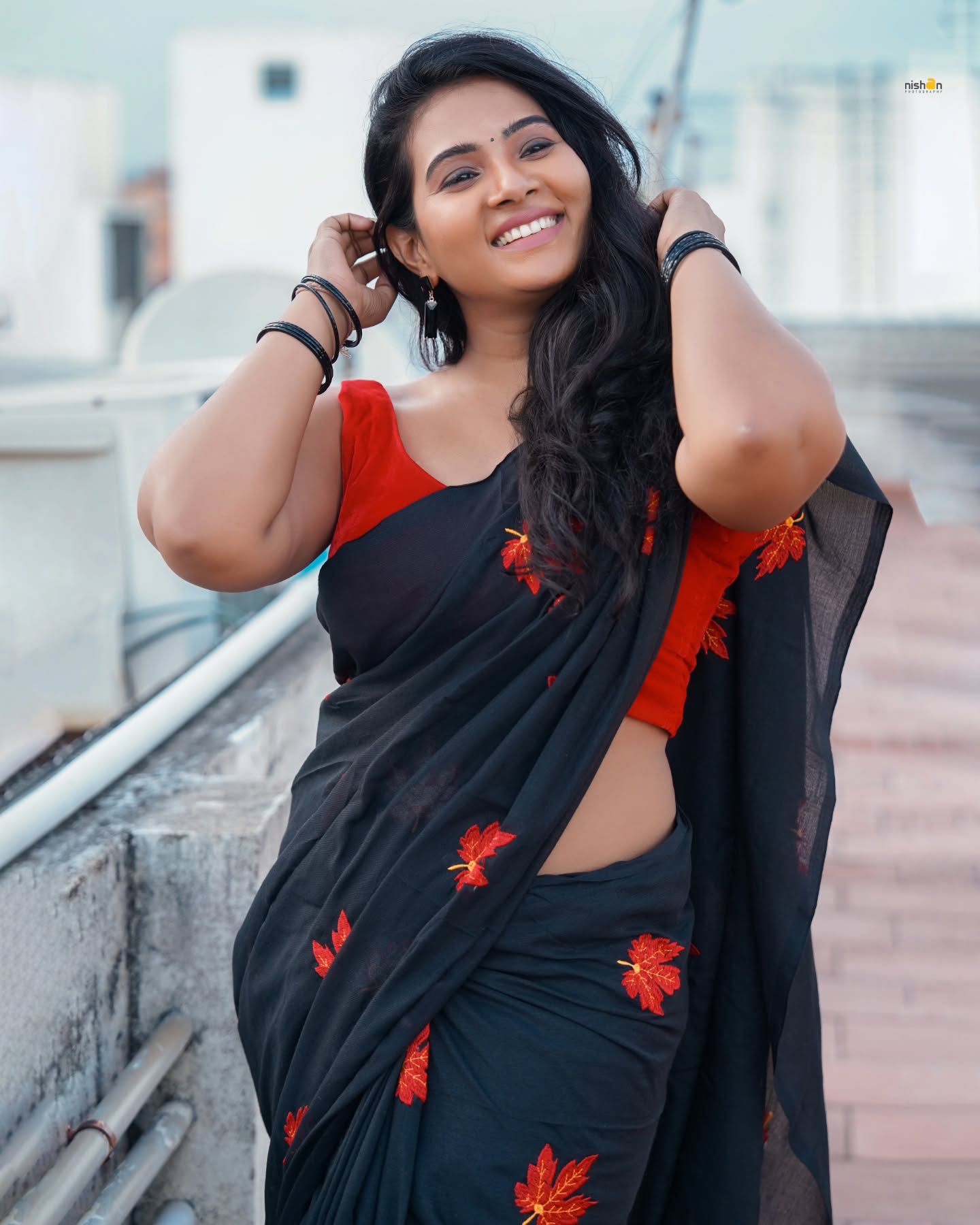 ரம்யா பாண்டியன் ஸ்டைலில்.. மொட்டைமாடி போட்டோஷூட் நடத்திய.. திவ்யா ...