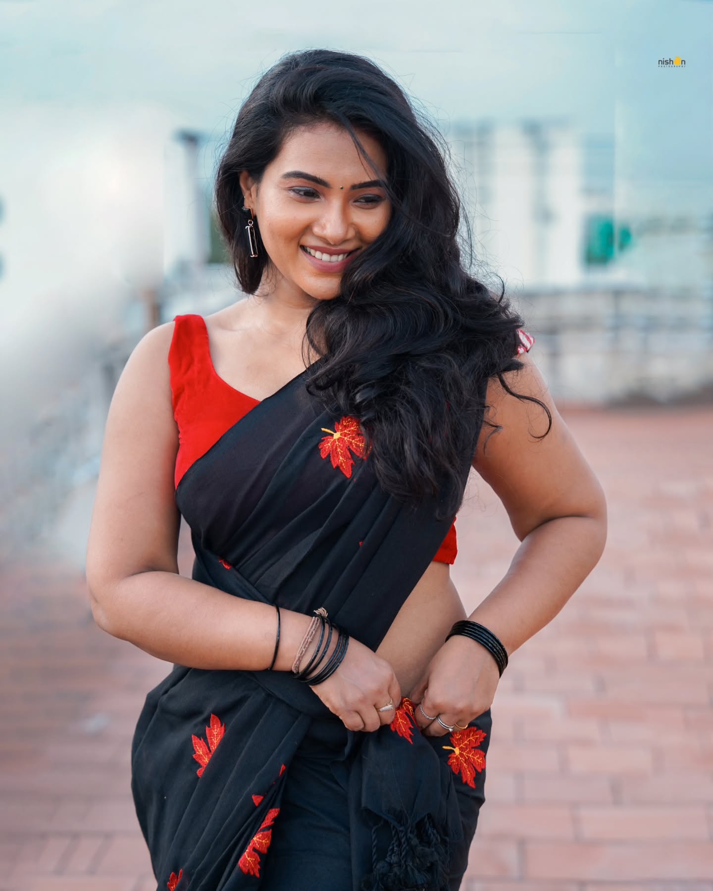 ரம்யா பாண்டியன் ஸ்டைலில்.. மொட்டைமாடி போட்டோஷூட் நடத்திய.. திவ்யா துரைசாமி லேட்டஸ்ட் கிளிக்ஸ் ...