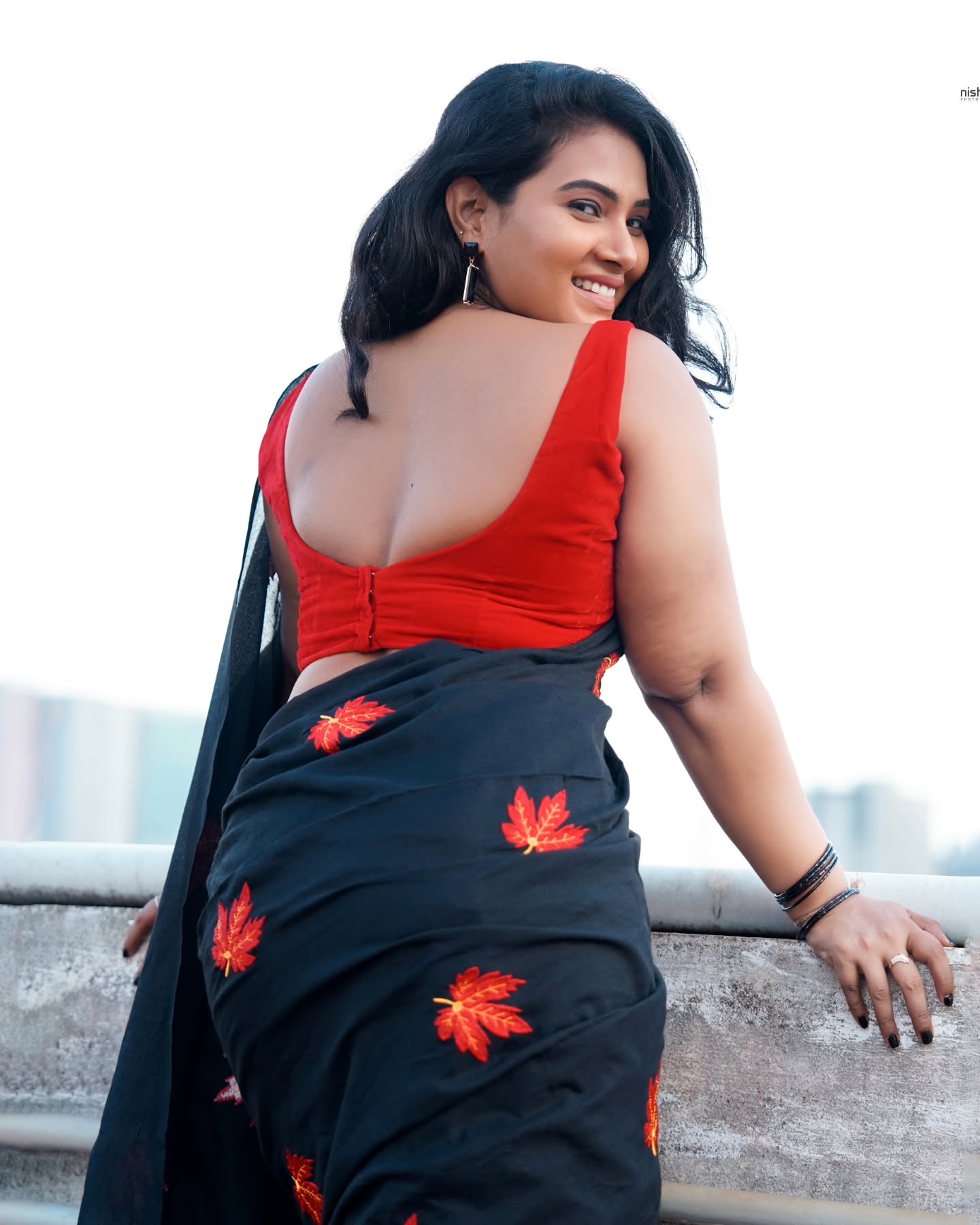 ரம்யா பாண்டியன் ஸ்டைலில்.. மொட்டைமாடி போட்டோஷூட் நடத்திய.. திவ்யா துரைசாமி லேட்டஸ்ட் கிளிக்ஸ் ...