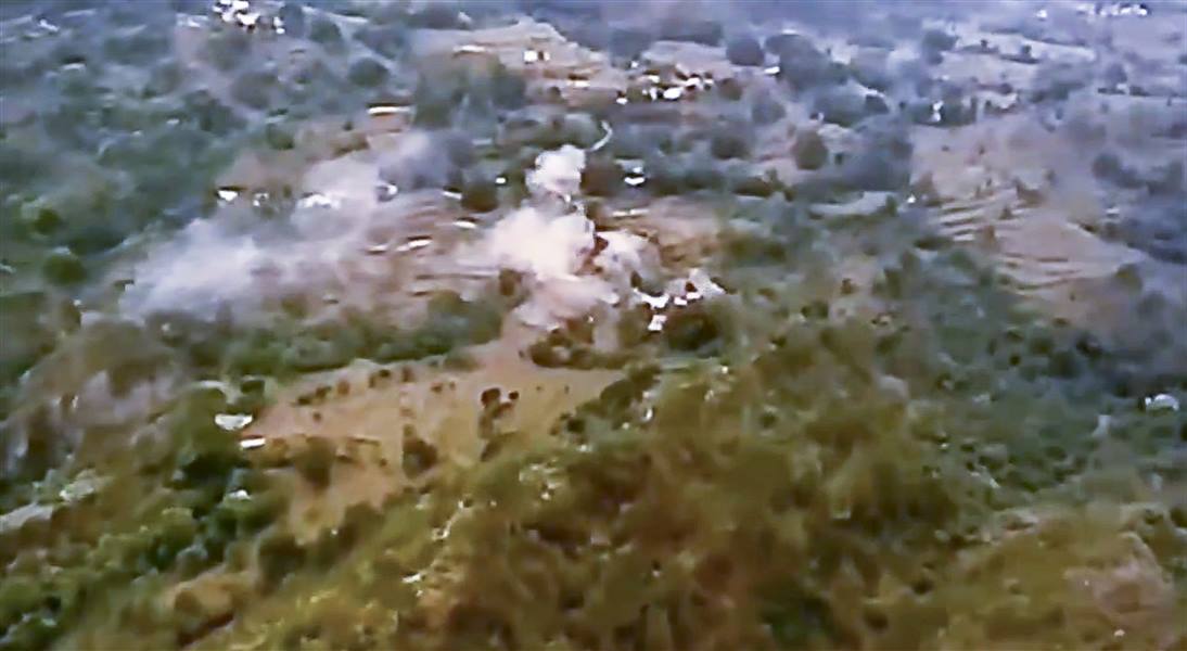 பாகிஸ்தான் ராணுவ முகாமை லெப்ட் ரைட் வாங்கிய இந்திய ராணுவம்.. சீறி ...