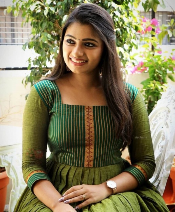 சின்னத்திரை நடிகைகளில் அதிக இன்ஸ்டாகிராம் ஃபாலோவர்ஸ் வைத்துள்ளவர் யார்? நம்பர் ஒன் யாருன்னு ...