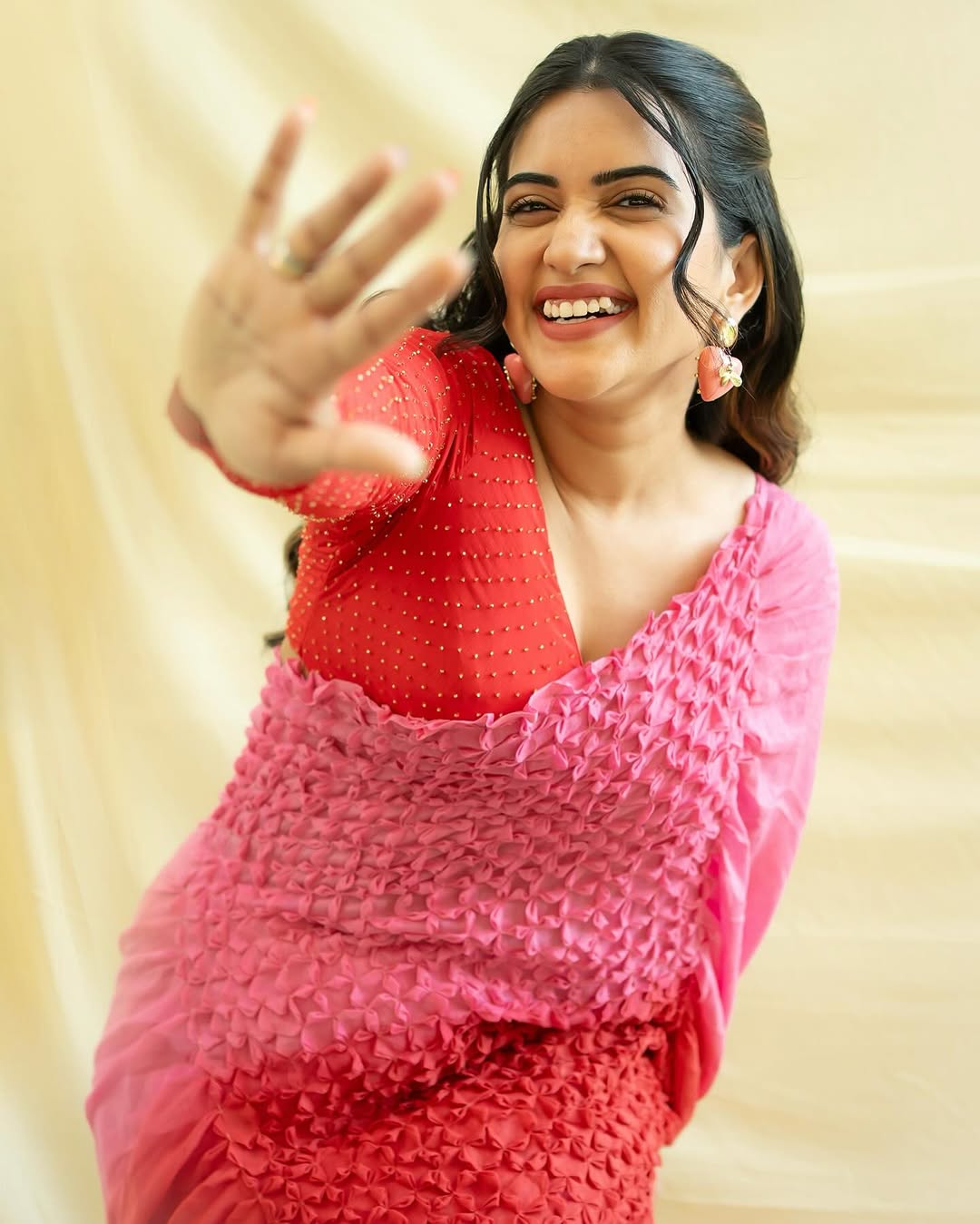 సొగసులతో సెగలు పుట్టించేస్తున్న స్రవంతి ! | Telugu Anchor Sravanthi ...