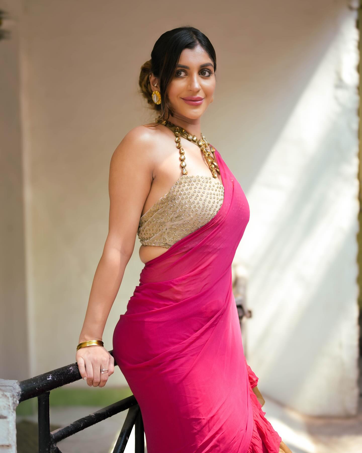 ஸ்டைலிஷ் லுக்கில் 'டிடி நெக்ஸ்ட் லெவல்' பட நடிகை.. யாஷிகாவின் லேட்டஸ்ட் கிளிக்ஸ்! | Yashika ...