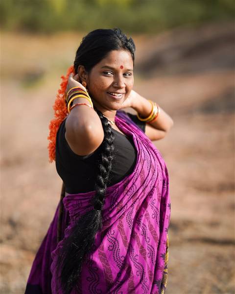 காட்டன் புடவை, கனகாம்பரம் பூ.. கிராமத்து பெண் லுக்கில் நடிகை ...