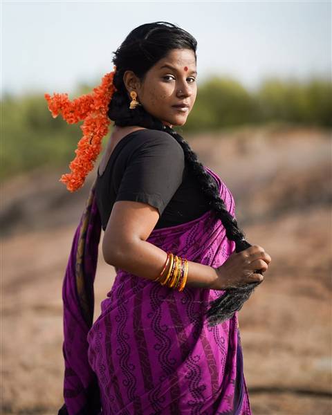 காட்டன் புடவை, கனகாம்பரம் பூ.. கிராமத்து பெண் லுக்கில் நடிகை ...