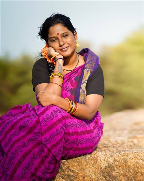 காட்டன் புடவை, கனகாம்பரம் பூ.. கிராமத்து பெண் லுக்கில் நடிகை ...