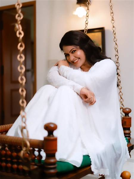 வெள்ளை சுடிதாரில் ஏஞ்செல் போல.. ரசிகர்கள் மனதை பறிக்கும் ரச்சிதா! | Actress Rachitha Mahalakshmi ...