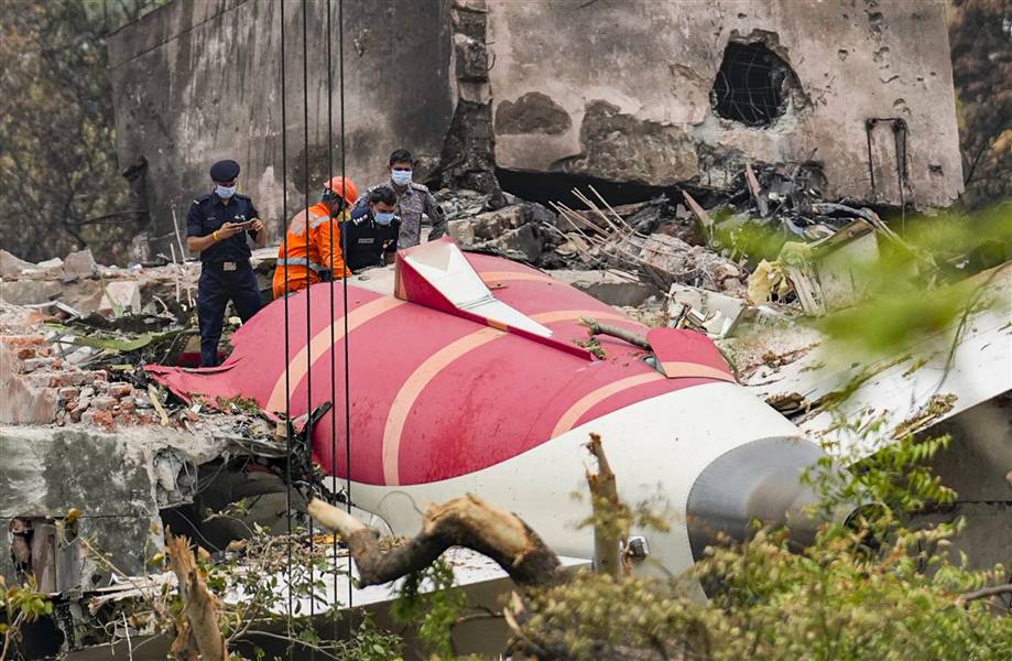 அகமதாபாத் விமான விபத்து.. கிரேன் மூலம் மீட்கப்படும் பாகங்கள்.. போட்டோஸ் ...