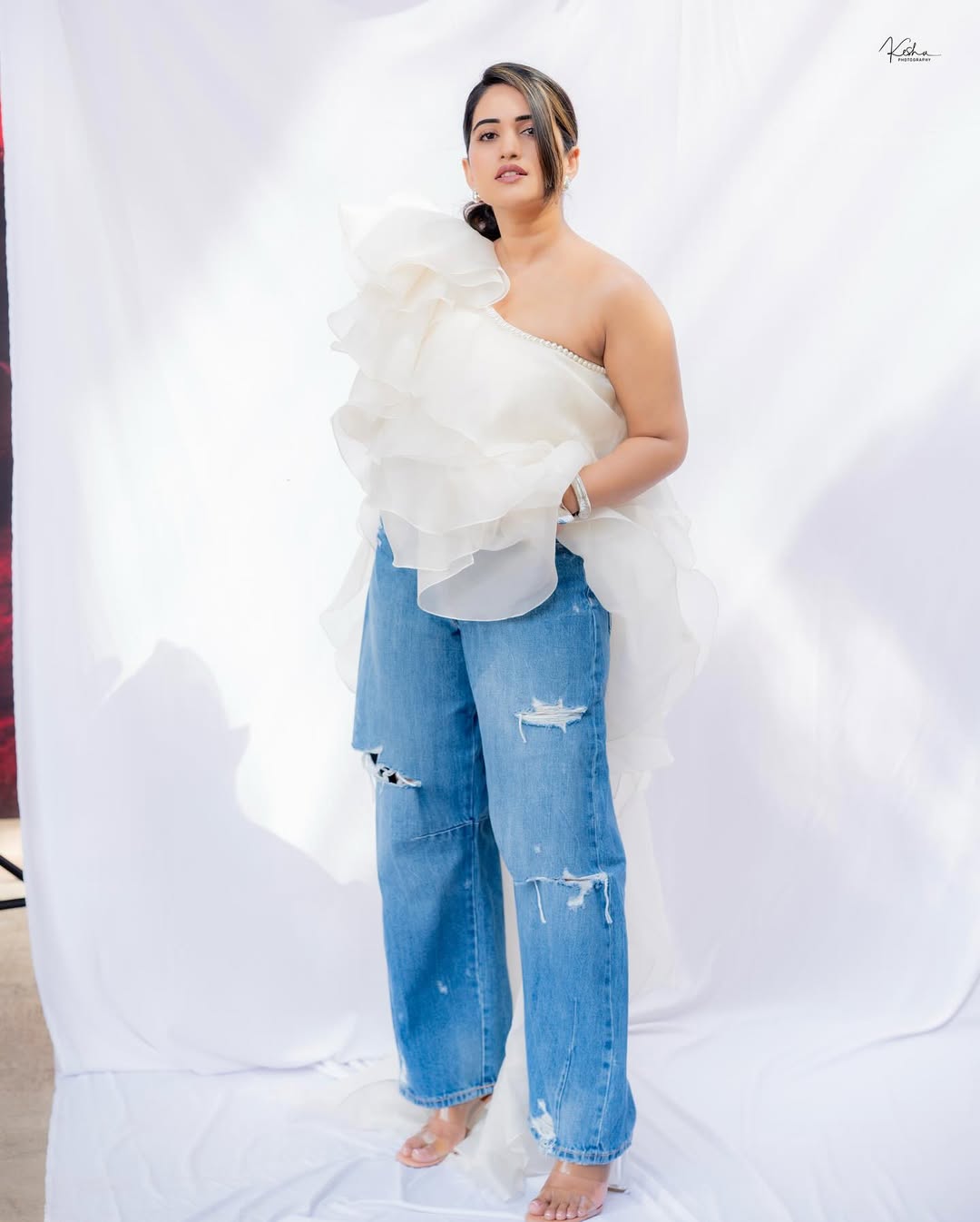 స్రవంతి చొక్కారపు అందాల ఆరబోత..ఆ పార్ట్ చూపిస్తూ..! | Anchor Sravanthi ...