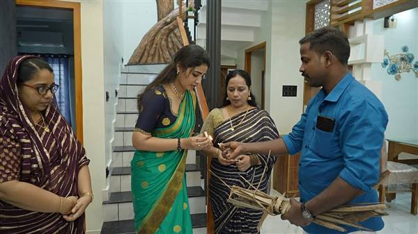 வலி தந்தவர்களுக்கு நன்றி.. தூக்கமில்லாத இரவுக்கு பலனாய் அன்ஷிதாவின் ...