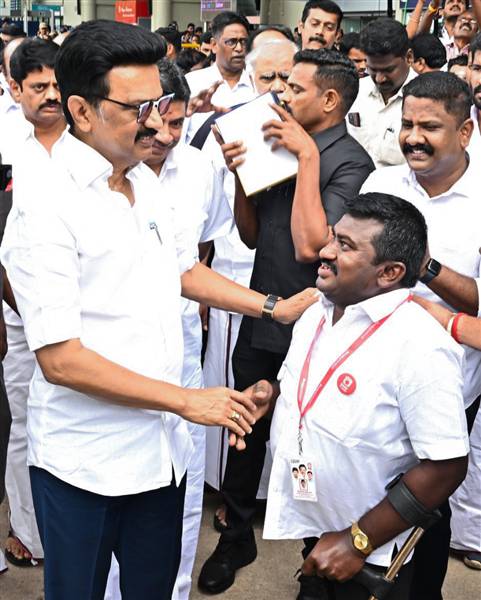 மதுரை திமுக பொதுக்குழு! அலைமோதும் கட்சி தொண்டர்கள்.. ஸ்பெஷல் போட்டோஸ் ...
