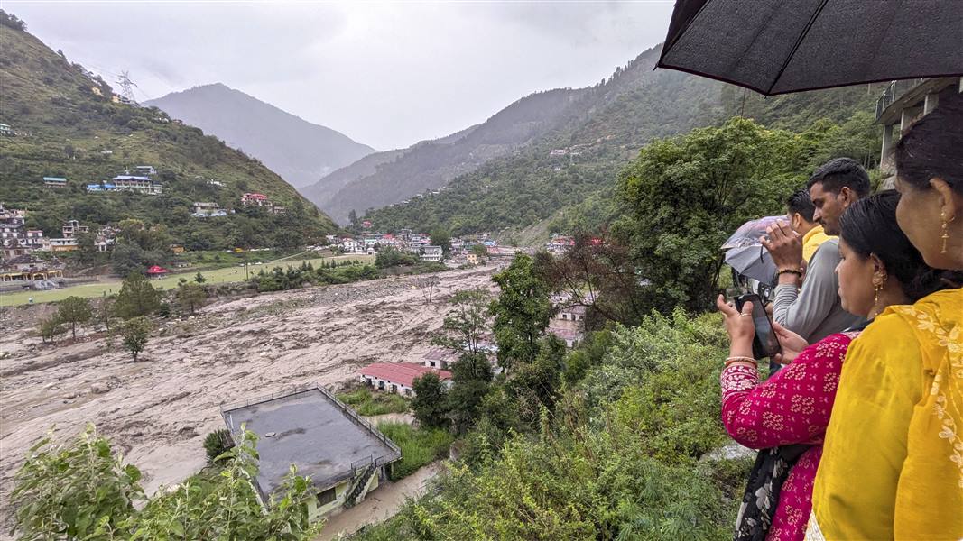 ஹிமாச்சல் மேகவெடிப்பு: பயங்கர வெள்ளப்பெருக்கு.. பரபர போட்டோஸ்! | Heavy Floods Due To Cloudburst ...