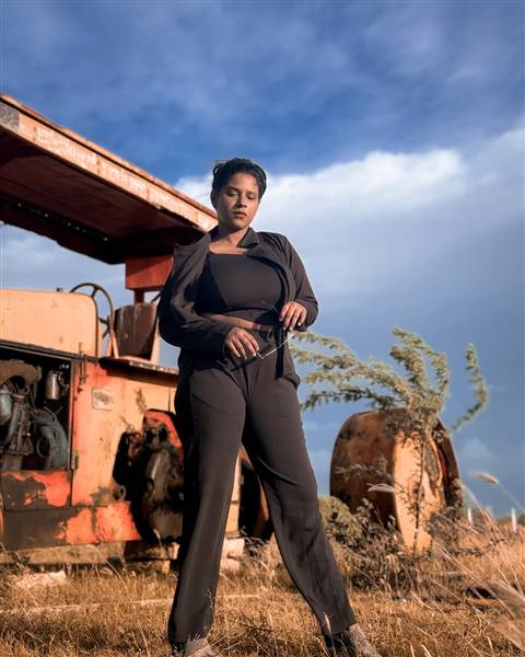 உங்கள் கருத்துகளுக்கு இடமே இல்லை.. புதிய புகைப்படத்துடன் சுந்தரி ...