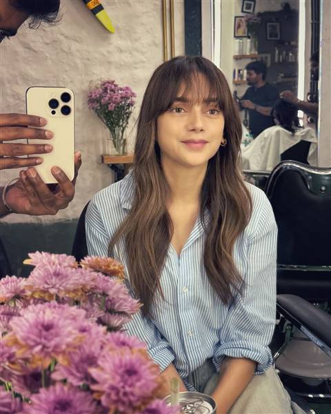 புது ஹேர்ஸ்டைலில் க்யூட் க்ளிக்ஸ்.. ரசிகர்களின் கமெண்ட்ஸ் மழையில் அதிதி ராவ்! | Actress Aditi ...