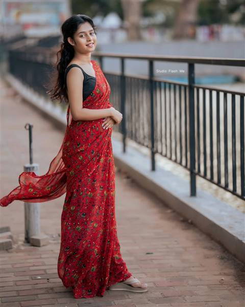 ரெட் கலர் புடவையில்.. பட ப்ரோமோஷனில் கலக்கிய ஜனனி! | Actress Janany ...