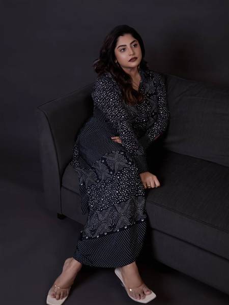 வெள்ளை பிளேசரில் எலிகன்ட் லுக்.. மஞ்சிமா மோகனின் லேட்டஸ்ட் ஸ்டில்ஸ் ...