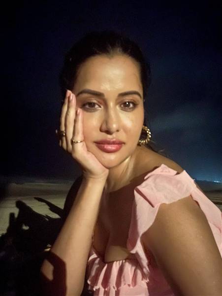 ட்ரான்ஸ்பரண்ட் உடையில் ஸ்டைலிஷ் போஸ்.. நடிகை ரைசா வில்சனின் லேட்டஸ்ட் ...