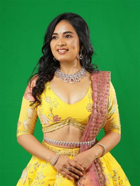 மஞ்சள் நிற சுடிதாரில்.. ரசிகர்களை ஈர்க்கும் ஸ்ருஷ்டி டாங்கே லேட்டஸ்ட் க்ளிக்ஸ்! | Actress ...