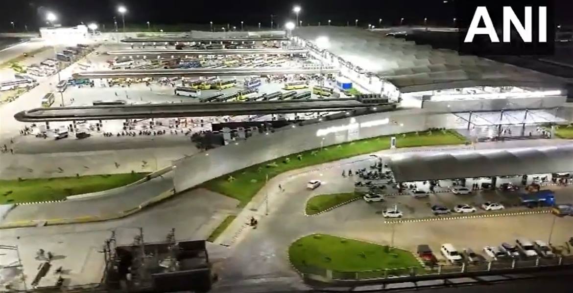 பட்டையைக்கிளப்பும் 'பஞ்சப்பூர்' பேருந்து நிலையம்.. பஸ் ஸ்டாண்டா ...