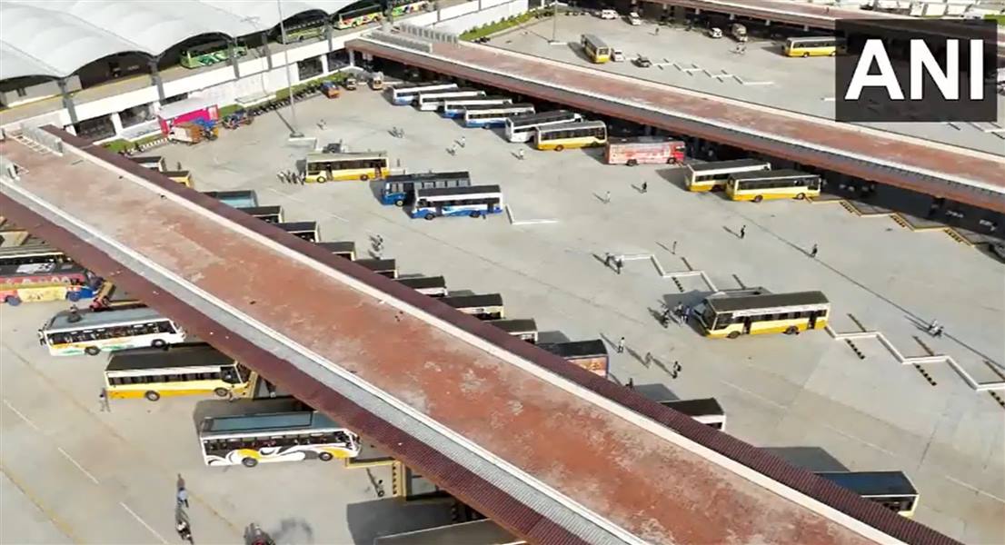 பட்டையைக்கிளப்பும் 'பஞ்சப்பூர்' பேருந்து நிலையம்.. பஸ் ஸ்டாண்டா ...