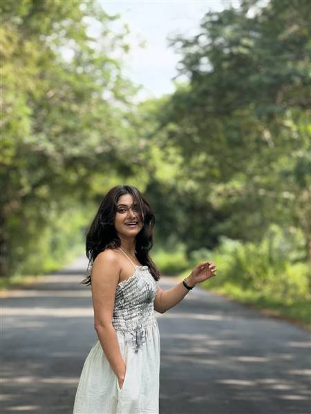 நடு ரோட்டில் இப்படியா பண்ணுவீங்க.. இணையத்தில் ட்ரெண்டாகும் ஆயிஷா ...