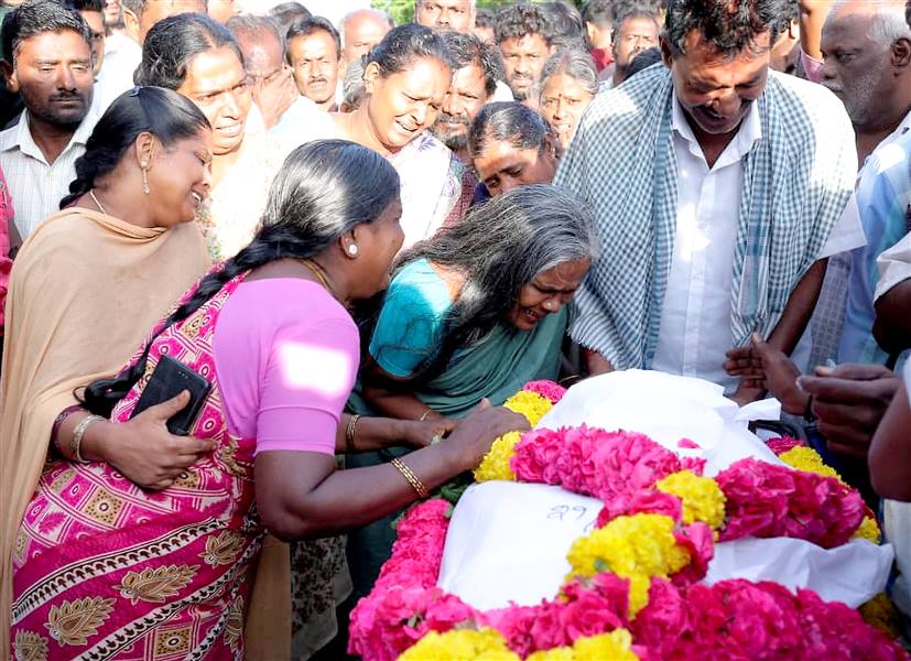 Karur Stampede: கரூர் பெருந்துயரம்.. உடல்களை பார்த்து கதறி அழுத ...