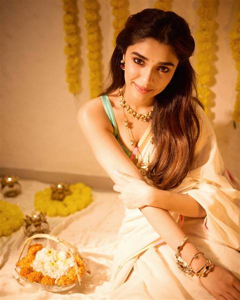 ஓணம் ஸ்பெஷல்: கலர்புல் புகைப்படங்களால்.. இணையத்தை கலக்கும் சினிமா நடிகைகள்! | Onam Special ...